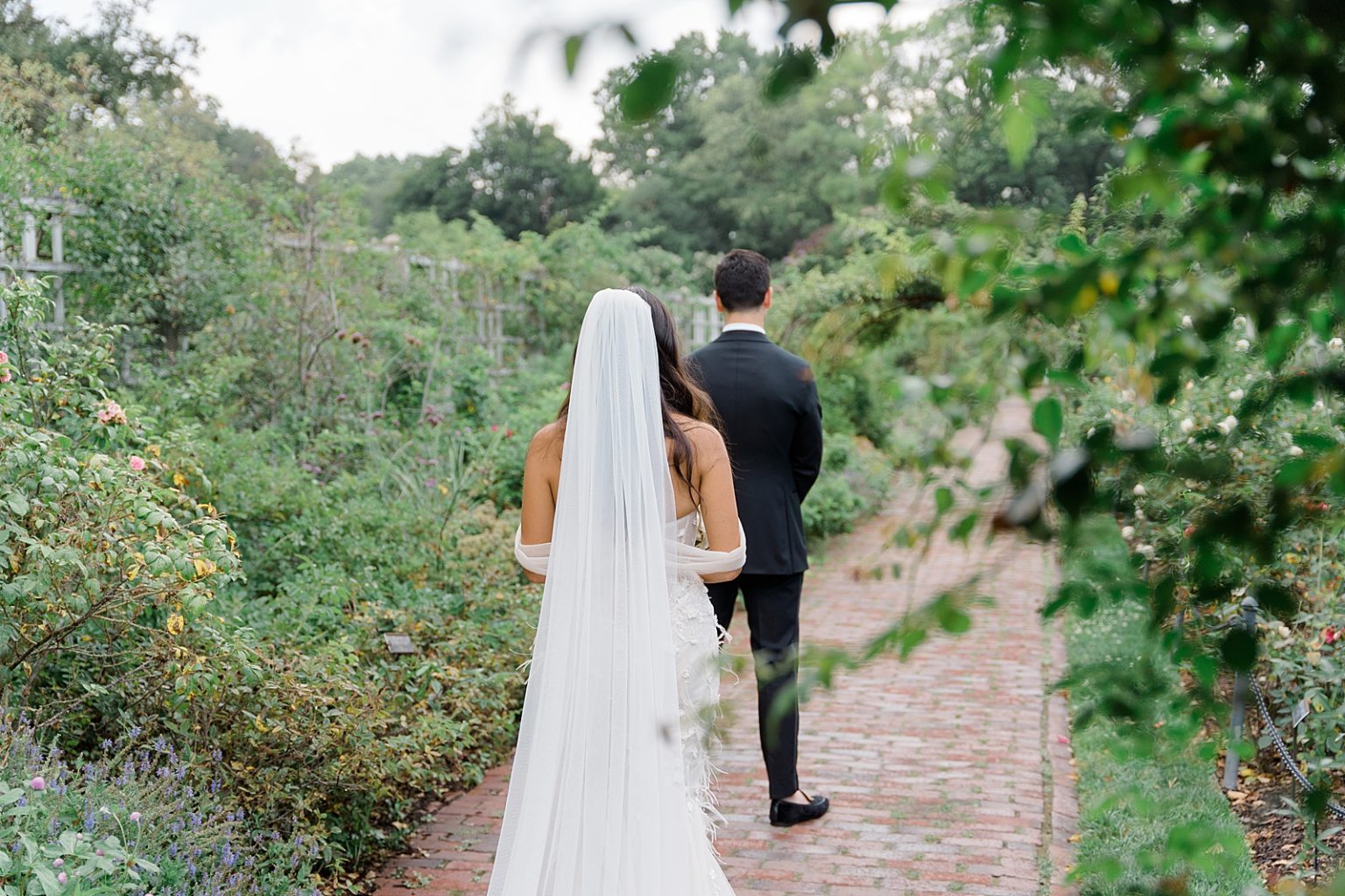 A Bridgerton Inspired Garden Wedding at Brooklyn Botanic Garden - Poppy ...